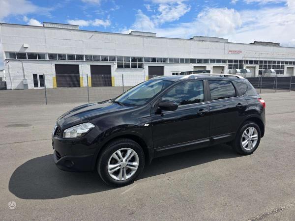 Black Nissan Qashqai 2011 in Marijampole, with an engine capacity of 2.00 L and mileage of 189 thousand km for 4800 €, photo 2 on AUTOMOTO.COM.LV