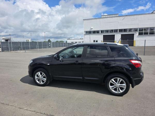 Black Nissan Qashqai 2011 in Marijampole, with an engine capacity of 2.00 L and mileage of 189 thousand km for 4800 €, photo 4 on AUTOMOTO.COM.LV