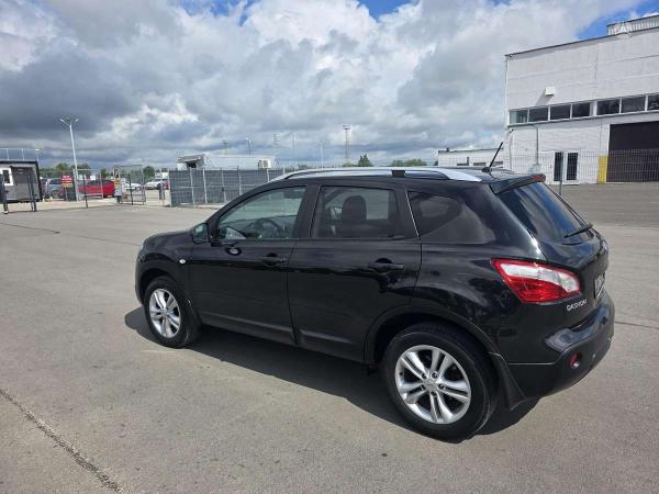 Black Nissan Qashqai 2011 in Marijampole, with an engine capacity of 2.00 L and mileage of 189 thousand km for 4800 €, photo 5 on AUTOMOTO.COM.LV