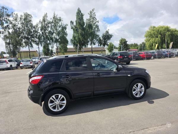Black Nissan Qashqai 2011 in Marijampole, with an engine capacity of 2.00 L and mileage of 189 thousand km for 4800 €, photo 7 on AUTOMOTO.COM.LV