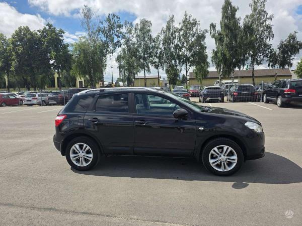 Black Nissan Qashqai 2011 in Marijampole, with an engine capacity of 2.00 L and mileage of 189 thousand km for 4800 €, photo 8 on AUTOMOTO.COM.LV