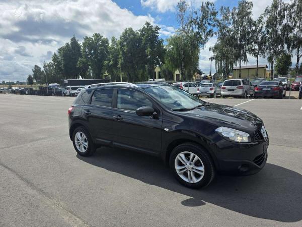 Black Nissan Qashqai 2011 in Marijampole, with an engine capacity of 2.00 L and mileage of 189 thousand km for 4800 €, photo 9 on AUTOMOTO.COM.LV