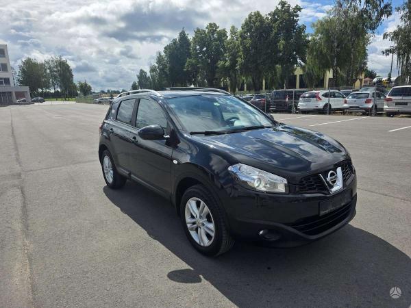 Black Nissan Qashqai 2011 in Marijampole, with an engine capacity of 2.00 L and mileage of 189 thousand km for 4800 €, photo 10 on AUTOMOTO.COM.LV