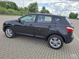 Melns Nissan Qashqai 2011 Viļņa, ar dzinēja tilpumu 2.00 L un nobraukumu 247 tūkst. km par 4700 €, foto 5 vietnē AUTOMOTO.COM.LV