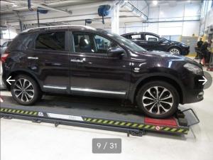 Black Nissan Qashqai 2011 in Jurbarkas, with an engine capacity of 1.46 L and mileage of 180 thousand km for 4950 €, photo 4 on AUTOMOTO.COM.LV