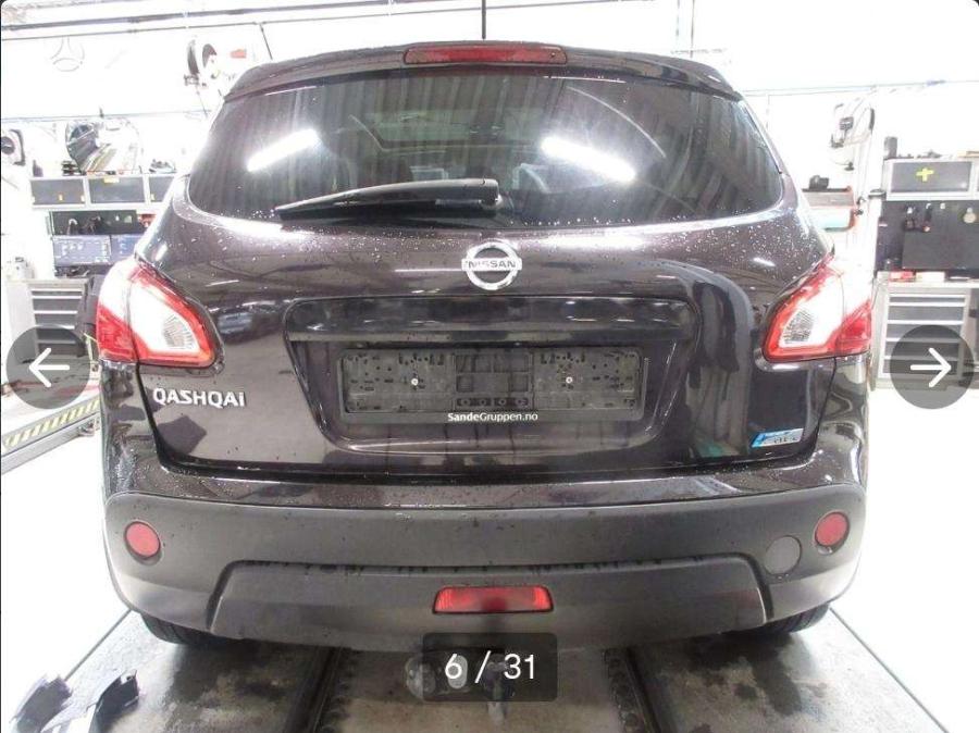 Black Nissan Qashqai 2011 in Jurbarkas, with an engine capacity of 1.46 L and mileage of 180 thousand km for 4950 €, photo 8 on AUTOMOTO.COM.LV