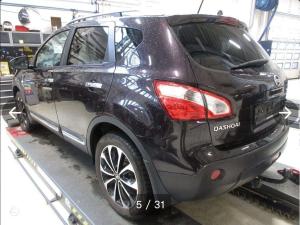 Black Nissan Qashqai 2011 in Jurbarkas, with an engine capacity of 1.46 L and mileage of 180 thousand km for 4950 €, photo 9 on AUTOMOTO.COM.LV