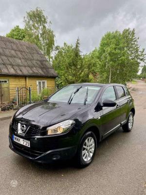 Melns Nissan Qashqai 2011 Kelmė, ar dzinēja tilpumu 1.50 L un nobraukumu 190 tūkst. km par 4400 €, foto  vietnē AUTOMOTO.COM.LV
