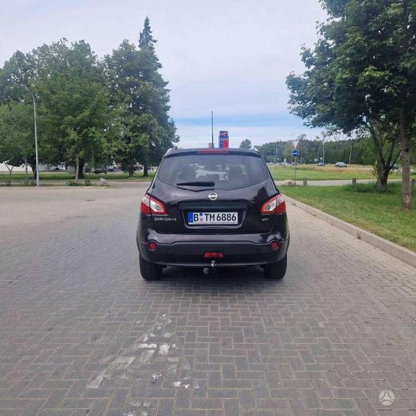 Black Nissan Qashqai 2011 in Radviliskis, with an engine capacity of 2.00 L and mileage of 260 thousand km for 5700 €, photo 4 on AUTOMOTO.COM.LV