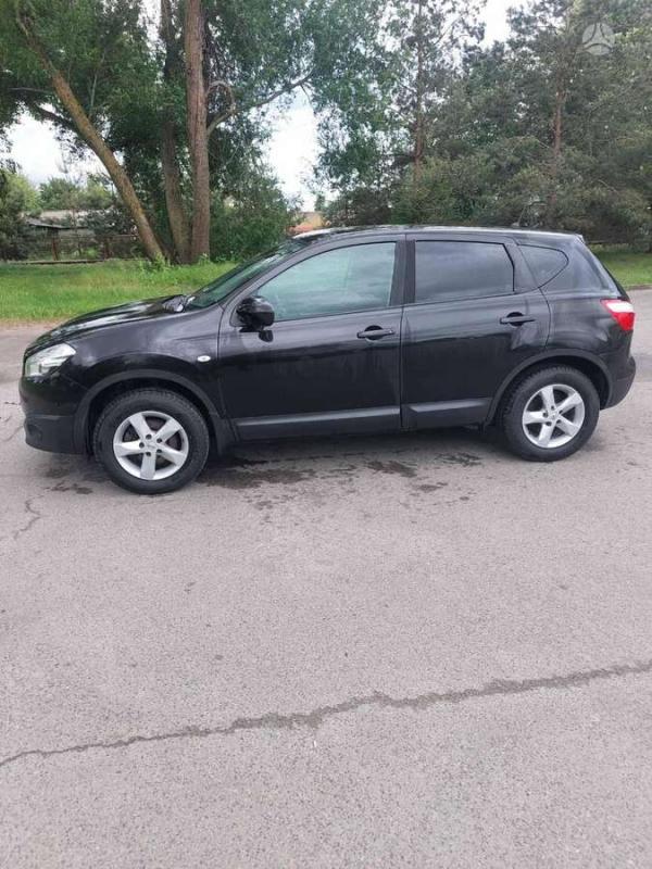 Black Nissan Qashqai 2011 in Marijampole, with an engine capacity of 1.60 L and mileage of 293 thousand km for 4150 €, photo 1 on AUTOMOTO.COM.LV