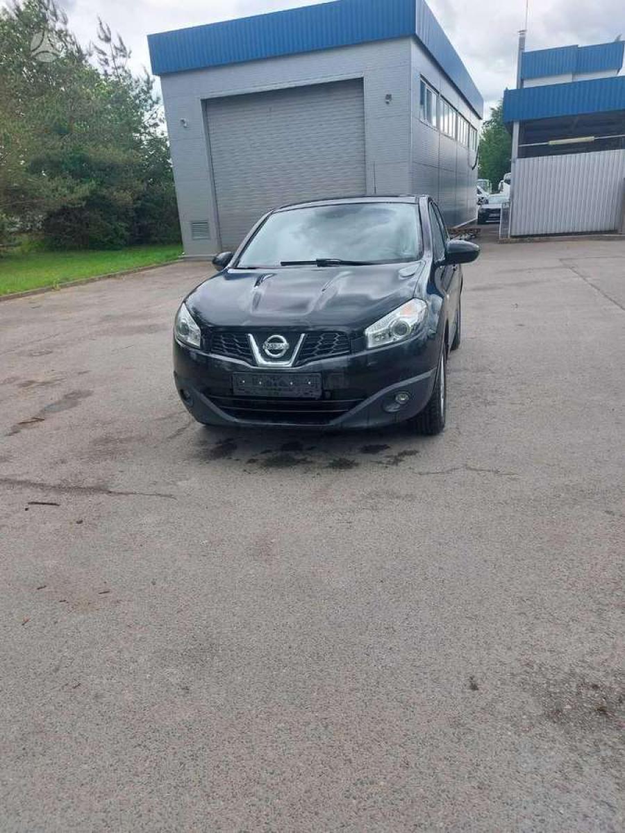 Black Nissan Qashqai 2011 in Marijampole, with an engine capacity of 1.60 L and mileage of 293 thousand km for 4150 €, photo 3 on AUTOMOTO.COM.LV