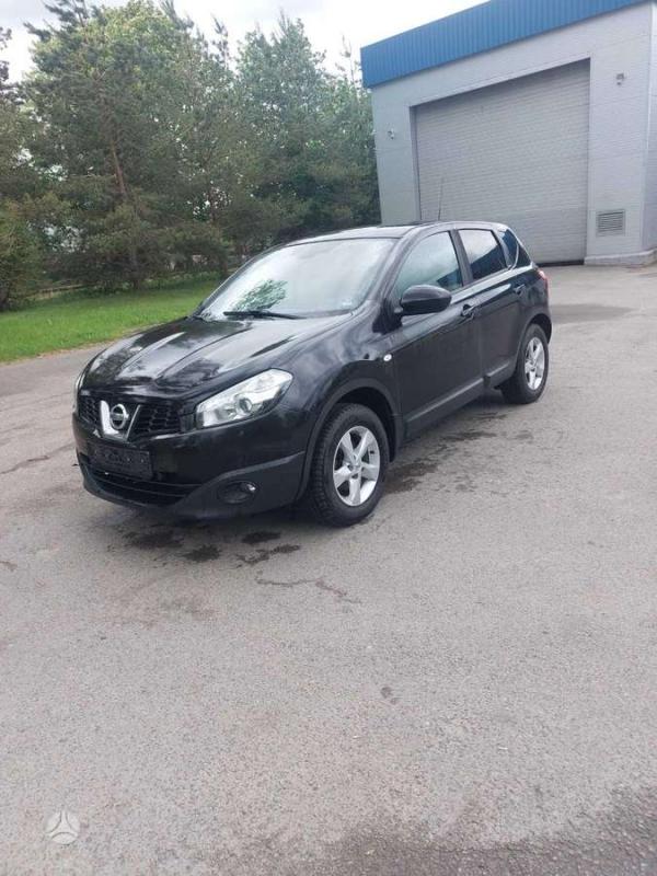 Black Nissan Qashqai 2011 in Marijampole, with an engine capacity of 1.60 L and mileage of 293 thousand km for 4150 €, photo 3 on AUTOMOTO.COM.LV