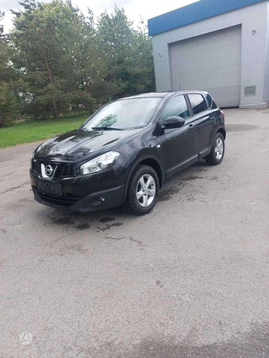 Black Nissan Qashqai 2011 in Marijampole, with an engine capacity of 1.60 L and mileage of 293 thousand km for 4150 €, photo 4 on AUTOMOTO.COM.LV