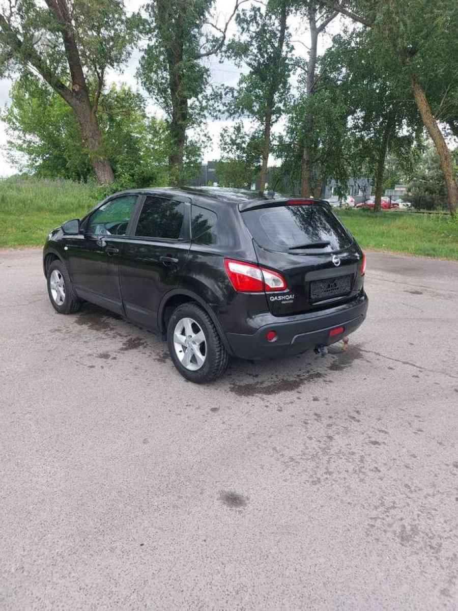 Black Nissan Qashqai 2011 in Marijampole, with an engine capacity of 1.60 L and mileage of 293 thousand km for 4150 €, photo 5 on AUTOMOTO.COM.LV