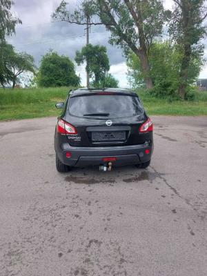 Black Nissan Qashqai 2011 in Marijampole, with an engine capacity of 1.60 L and mileage of 293 thousand km for 4150 €, photo 8 on AUTOMOTO.COM.LV