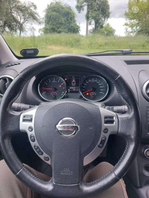 Black Nissan Qashqai 2011 in Marijampole, with an engine capacity of 1.60 L and mileage of 293 thousand km for 4150 €, photo 12 on AUTOMOTO.COM.LV