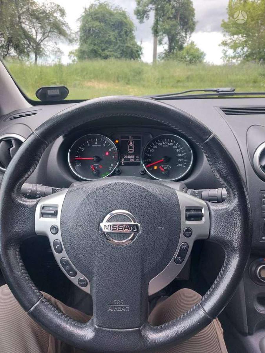 Black Nissan Qashqai 2011 in Marijampole, with an engine capacity of 1.60 L and mileage of 293 thousand km for 4150 €, photo 12 on AUTOMOTO.COM.LV