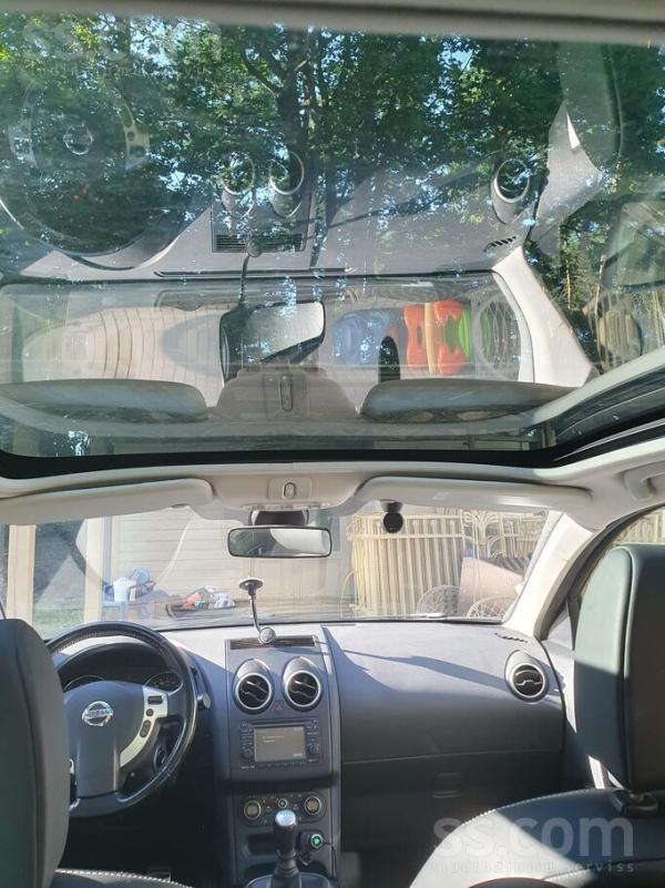 Black Nissan Qashqai 2011 in Jurmala, with an engine capacity of 2.00 L and mileage of 127 thousand km for 3700 €, photo 7 on AUTOMOTO.COM.LV