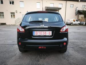 Melns Nissan Qashqai 2011 Cēsis, ar dzinēja tilpumu 1.60 L un nobraukumu 238 tūkst. km par 5950 €, foto 8 vietnē AUTOMOTO.COM.LV