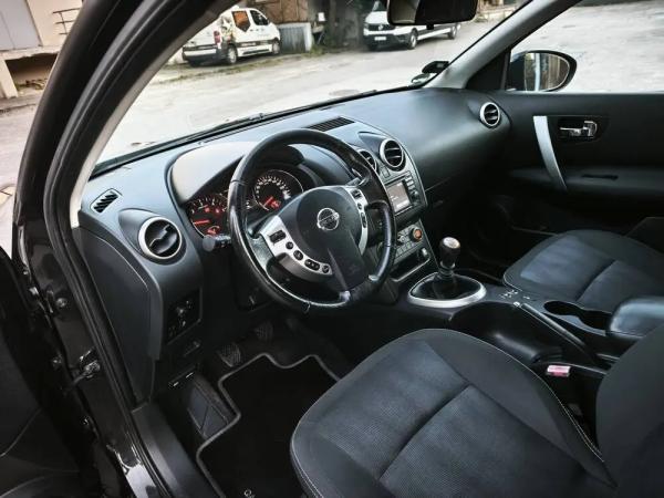 Melns Nissan Qashqai 2011 Cēsis, ar dzinēja tilpumu 1.60 L un nobraukumu 238 tūkst. km par 5950 €, foto 10 vietnē AUTOMOTO.COM.LV