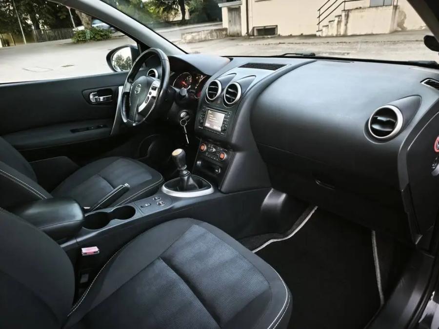 Melns Nissan Qashqai 2011 Cēsis, ar dzinēja tilpumu 1.60 L un nobraukumu 238 tūkst. km par 5950 €, foto 13 vietnē AUTOMOTO.COM.LV