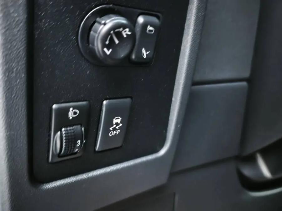 Melns Nissan Qashqai 2011 Cēsis, ar dzinēja tilpumu 1.60 L un nobraukumu 238 tūkst. km par 5950 €, foto 22 vietnē AUTOMOTO.COM.LV