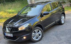 Black Nissan Qashqai 2011 in Vilnius, with an engine capacity of 1.50 L and mileage of 222 thousand km for 4200 €, photo  on AUTOMOTO.COM.LV