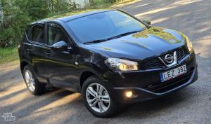 Black Nissan Qashqai 2011 in Vilnius, with an engine capacity of 1.50 L and mileage of 222 thousand km for 4200 €, photo 3 on AUTOMOTO.COM.LV
