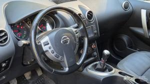 Black Nissan Qashqai 2011 in Vilnius, with an engine capacity of 1.50 L and mileage of 222 thousand km for 4200 €, photo 8 on AUTOMOTO.COM.LV