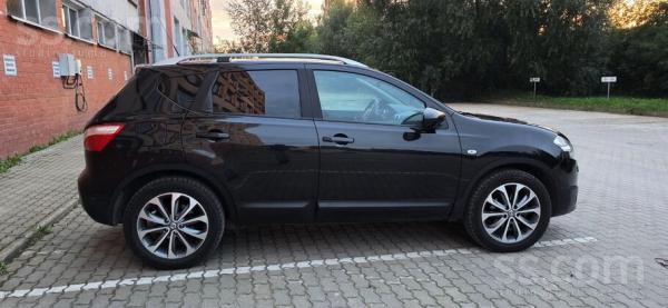 Black Nissan Qashqai 2011 in Riga, with an engine capacity of 2.00 L and mileage of 120 thousand km for 5500 €, photo 7 on AUTOMOTO.COM.LV