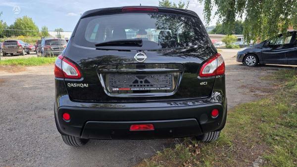 Melns Nissan Qashqai 2011 Šauļi, ar dzinēja tilpumu 2.00 L un nobraukumu 290 tūkst. km par 4900 €, foto 5 vietnē AUTOMOTO.COM.LV