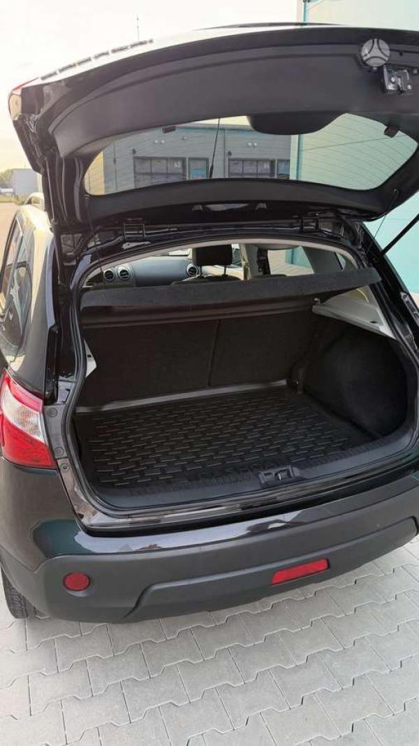 Black Nissan Qashqai 2011 in Kaunas, with an engine capacity of 1.60 L and mileage of 195 thousand km for 4890 €, photo 3 on AUTOMOTO.COM.LV