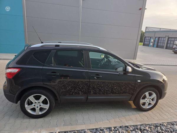 Black Nissan Qashqai 2011 in Kaunas, with an engine capacity of 1.60 L and mileage of 195 thousand km for 4890 €, photo 4 on AUTOMOTO.COM.LV