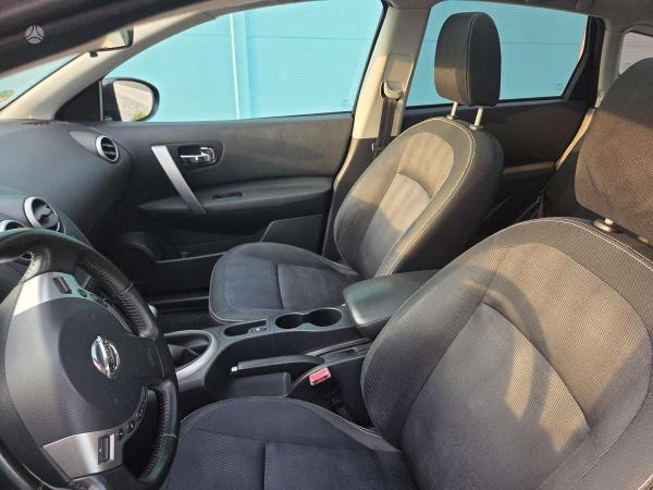 Black Nissan Qashqai 2011 in Kaunas, with an engine capacity of 1.60 L and mileage of 195 thousand km for 4890 €, photo 8 on AUTOMOTO.COM.LV