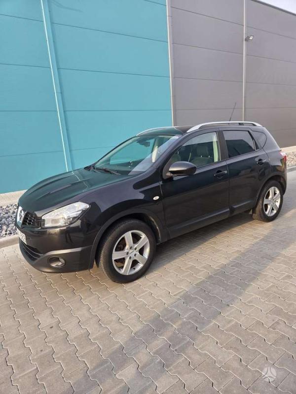 Black Nissan Qashqai 2011 in Kaunas, with an engine capacity of 1.60 L and mileage of 195 thousand km for 4890 €, photo 9 on AUTOMOTO.COM.LV