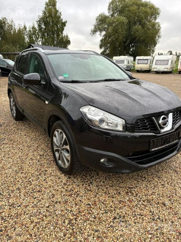 Nissan Qashqai 2011 in Valmiera on AUTOMOTO.COM.LV Black Nissan Qashqai 2011 in Valmiera, with an engine capacity of 2.00 L and mileage of 155 thousand km for 6600 ā¬, photo 1 on AUTOMOTO.COM.LV