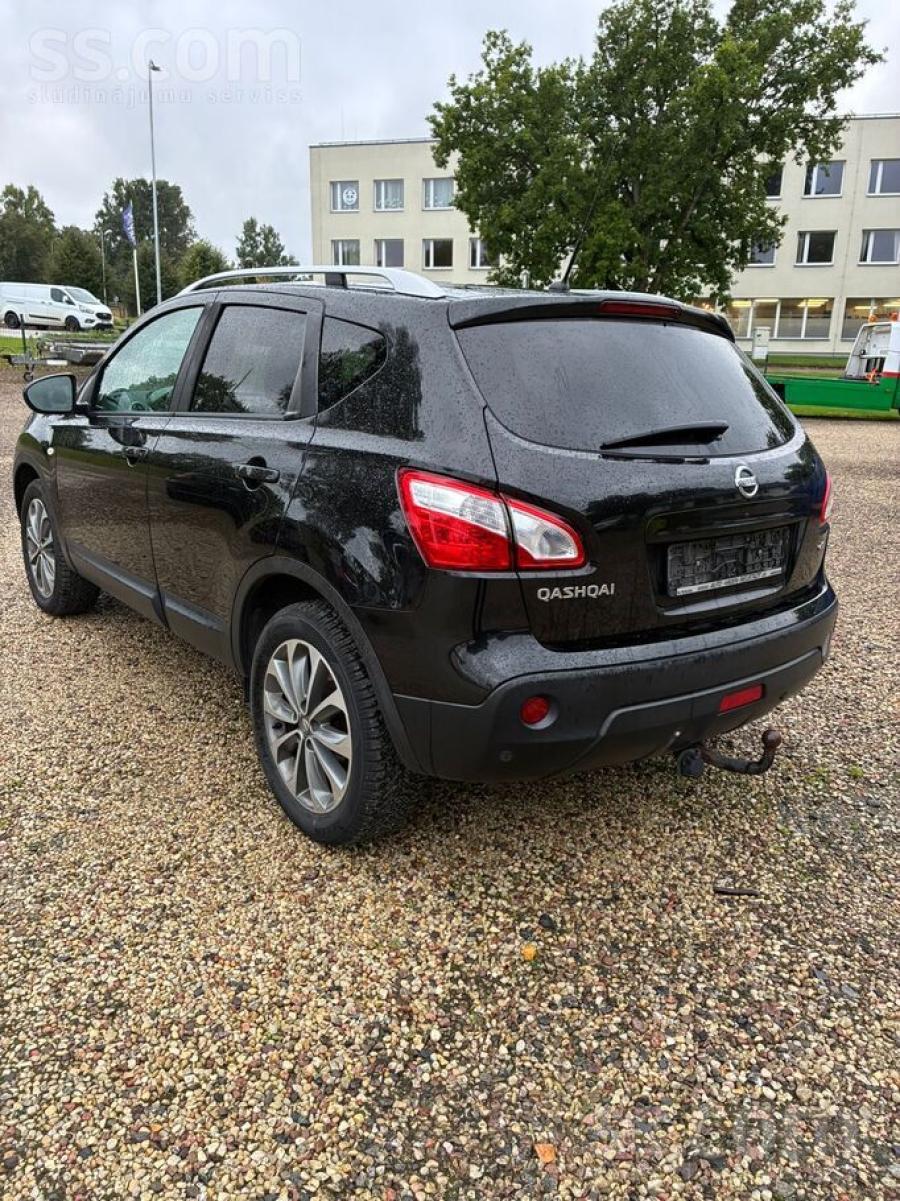 Melns Nissan Qashqai 2011 Valmiera, ar dzinēja tilpumu 2.00 L un nobraukumu 155 tūkst. km par 6600 €, foto 3 vietnē AUTOMOTO.COM.LV