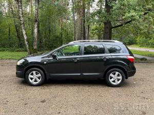 Black Nissan Qashqai 2011 in Riga, with an engine capacity of 1.60 L and mileage of 0 thousand km for 4599 €, photo 3 on AUTOMOTO.COM.LV