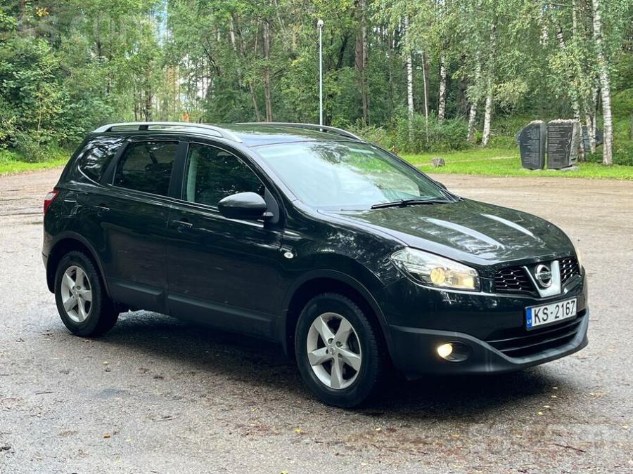 Black Nissan Qashqai 2011 in Riga, with an engine capacity of 1.60 L and mileage of 0 thousand km for 4599 €, photo 6 on AUTOMOTO.COM.LV