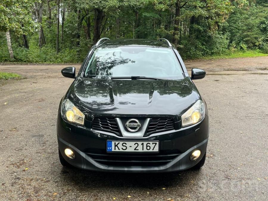 Black Nissan Qashqai 2011 in Riga, with an engine capacity of 1.60 L and mileage of 0 thousand km for 4599 €, photo 7 on AUTOMOTO.COM.LV