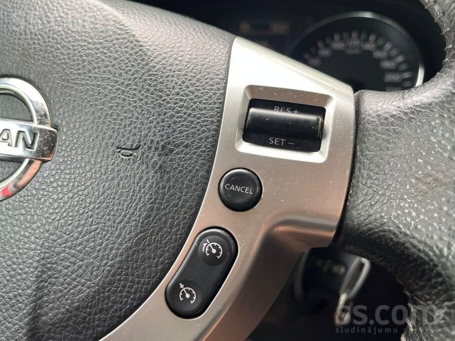 Black Nissan Qashqai 2011 in Riga, with an engine capacity of 1.60 L and mileage of 0 thousand km for 4599 €, photo 12 on AUTOMOTO.COM.LV