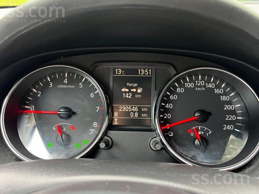 Black Nissan Qashqai 2011 in Riga, with an engine capacity of 1.60 L and mileage of 0 thousand km for 4599 €, photo 13 on AUTOMOTO.COM.LV