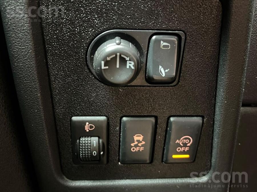 Black Nissan Qashqai 2011 in Riga, with an engine capacity of 1.60 L and mileage of 0 thousand km for 4599 €, photo 15 on AUTOMOTO.COM.LV