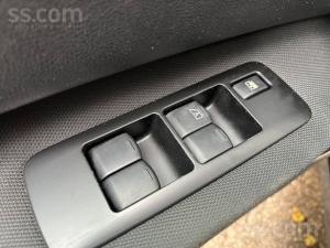 Black Nissan Qashqai 2011 in Riga, with an engine capacity of 1.60 L and mileage of 0 thousand km for 4599 €, photo 16 on AUTOMOTO.COM.LV