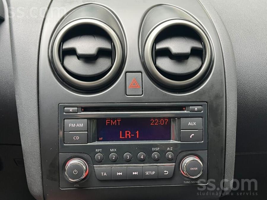 Black Nissan Qashqai 2011 in Riga, with an engine capacity of 1.60 L and mileage of 0 thousand km for 4599 €, photo 17 on AUTOMOTO.COM.LV