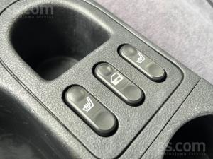 Black Nissan Qashqai 2011 in Riga, with an engine capacity of 1.60 L and mileage of 0 thousand km for 4599 €, photo 19 on AUTOMOTO.COM.LV
