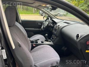 Black Nissan Qashqai 2011 in Riga, with an engine capacity of 1.60 L and mileage of 0 thousand km for 4599 €, photo 20 on AUTOMOTO.COM.LV