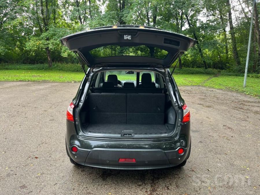 Black Nissan Qashqai 2011 in Riga, with an engine capacity of 1.60 L and mileage of 0 thousand km for 4599 €, photo 23 on AUTOMOTO.COM.LV