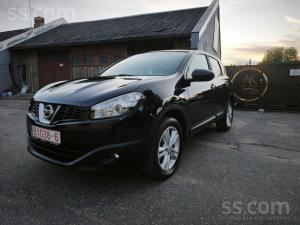 Nissan Qashqai 2011 in Cesis on AUTOMOTO.COM.LV Black Nissan Qashqai 2011 in Cesis, with an engine capacity of 1.60 L and mileage of 238 thousand km for 5950 β¬, photo 1 on AUTOMOTO.COM.LV