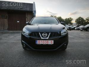 Black Nissan Qashqai 2011 in Cesis, with an engine capacity of 1.60 L and mileage of 238 thousand km for 5950 €, photo 3 on AUTOMOTO.COM.LV